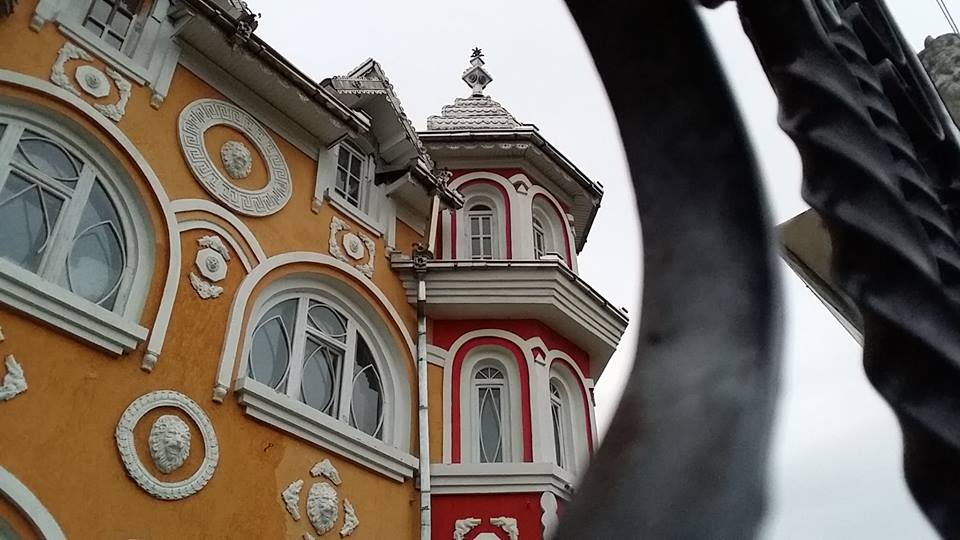 Gypsy Palaces in Huedin – All Things Romania